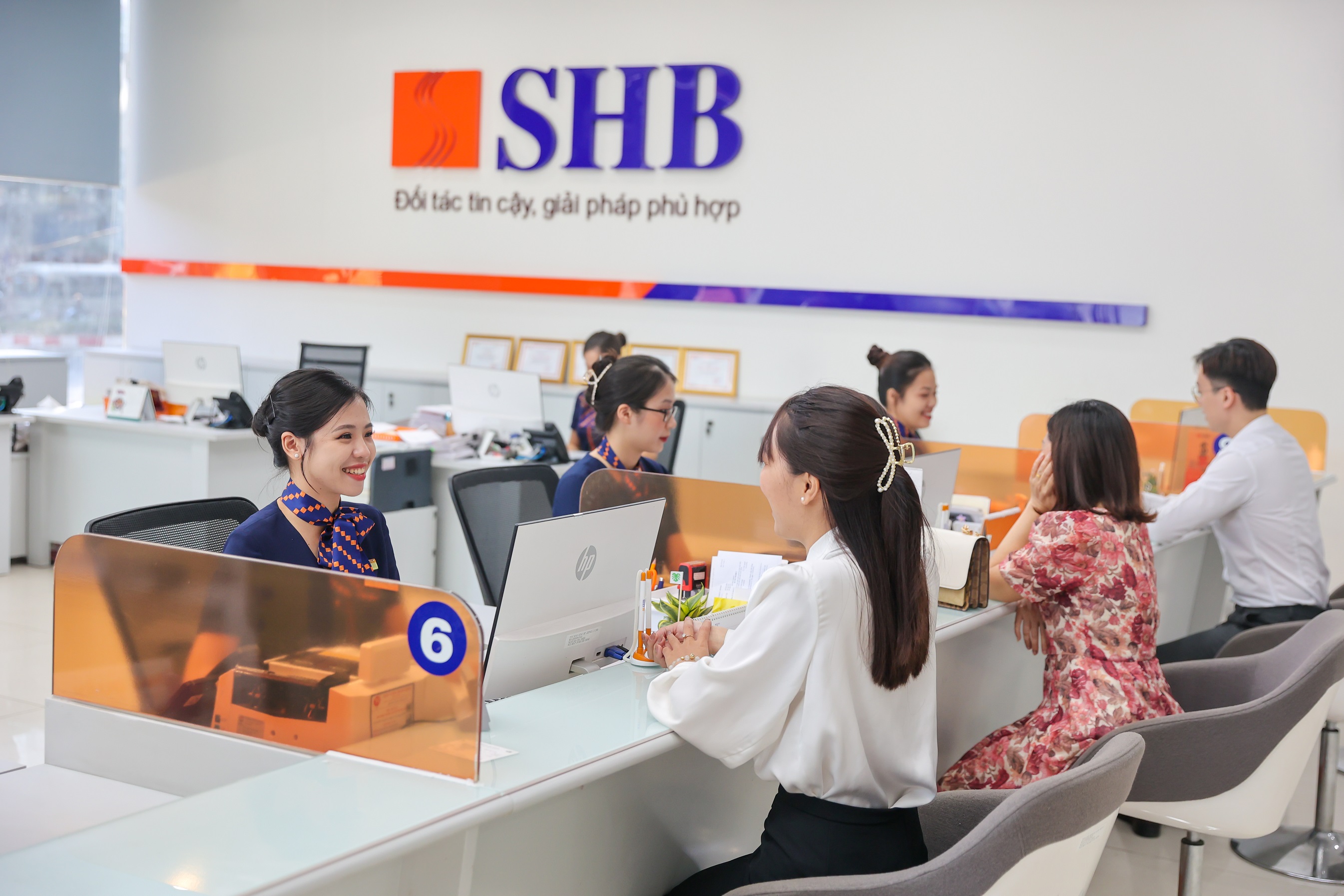 The Bank pays dividends both in cash and shares - Ngân hàng SHB